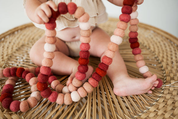 Cozy Rosy Garland – Cami Monet